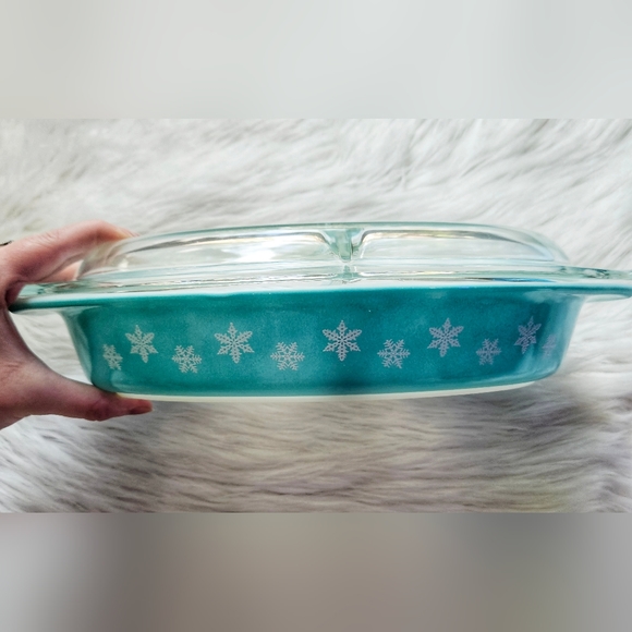Pyrex | Dining | Vintage Snowflake Pyrex W Lid 956 | Poshmark